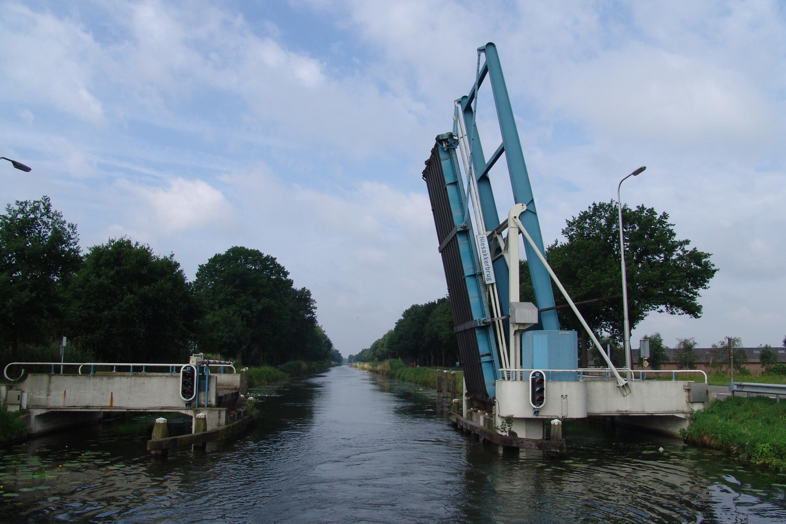 Niesakker brug | Binnenvaart in Beeld